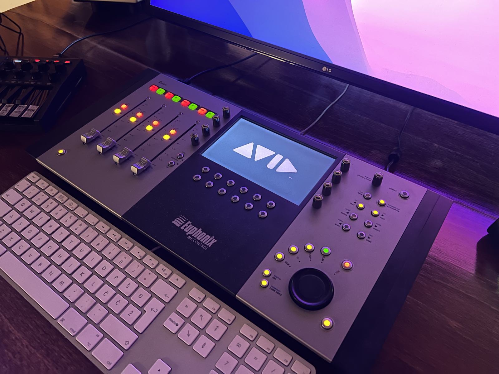 Euphonix MC Control V2 - DAW kontroler (Pro Tools, Logic Pro, Ableton)