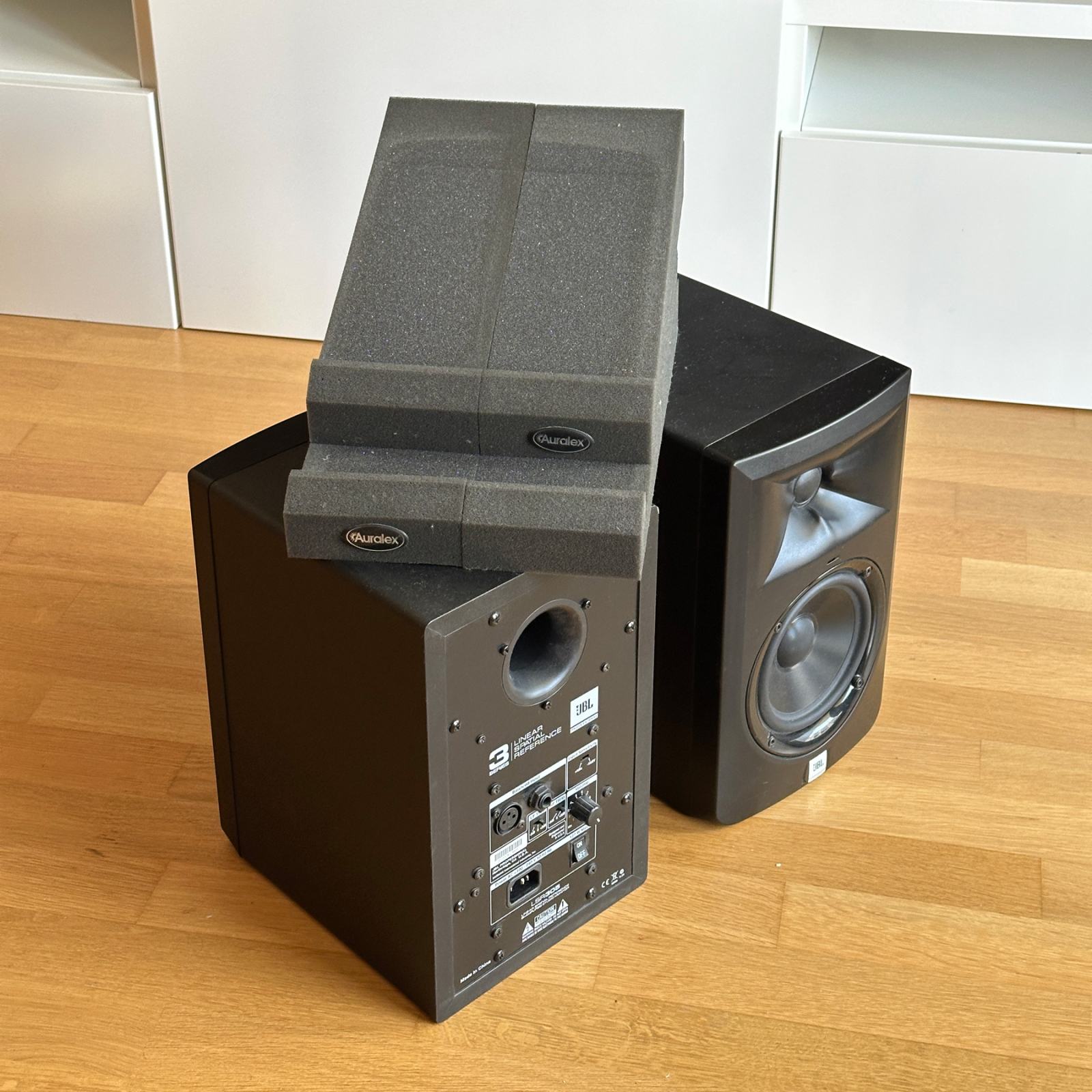 JBL LSR 305 Set + Auralex MOPAD