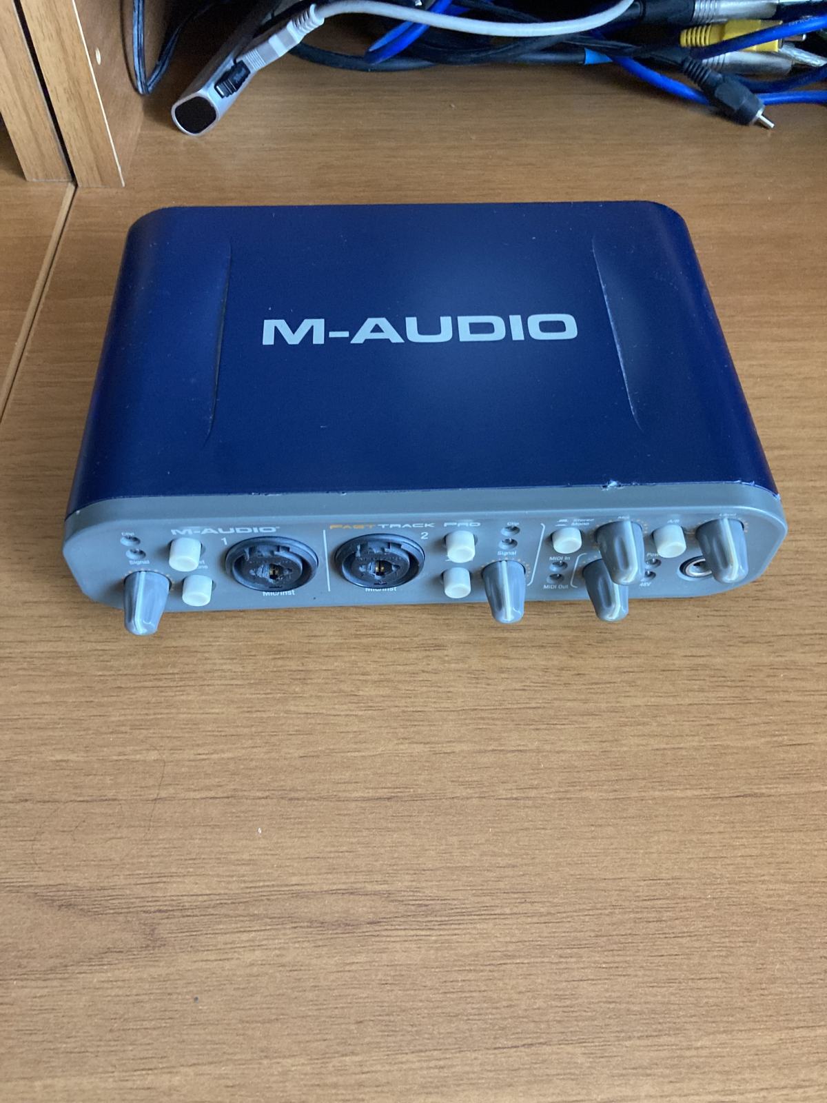M-Audio Fast Track Pro, 2 kanalna zvočna kartica, USB, MIDI