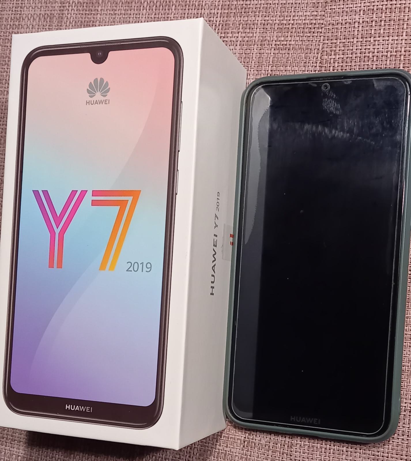Mobilni telefon Huawei Y7 2019