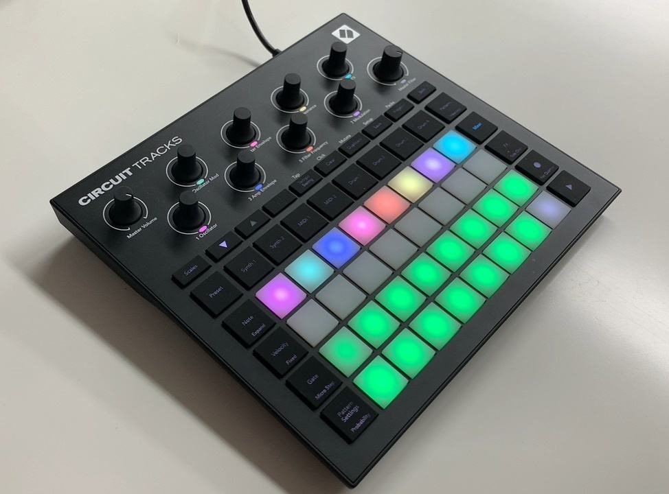 Novation Circuit Tracks - odličen Groovebox, MIDI Sequencer