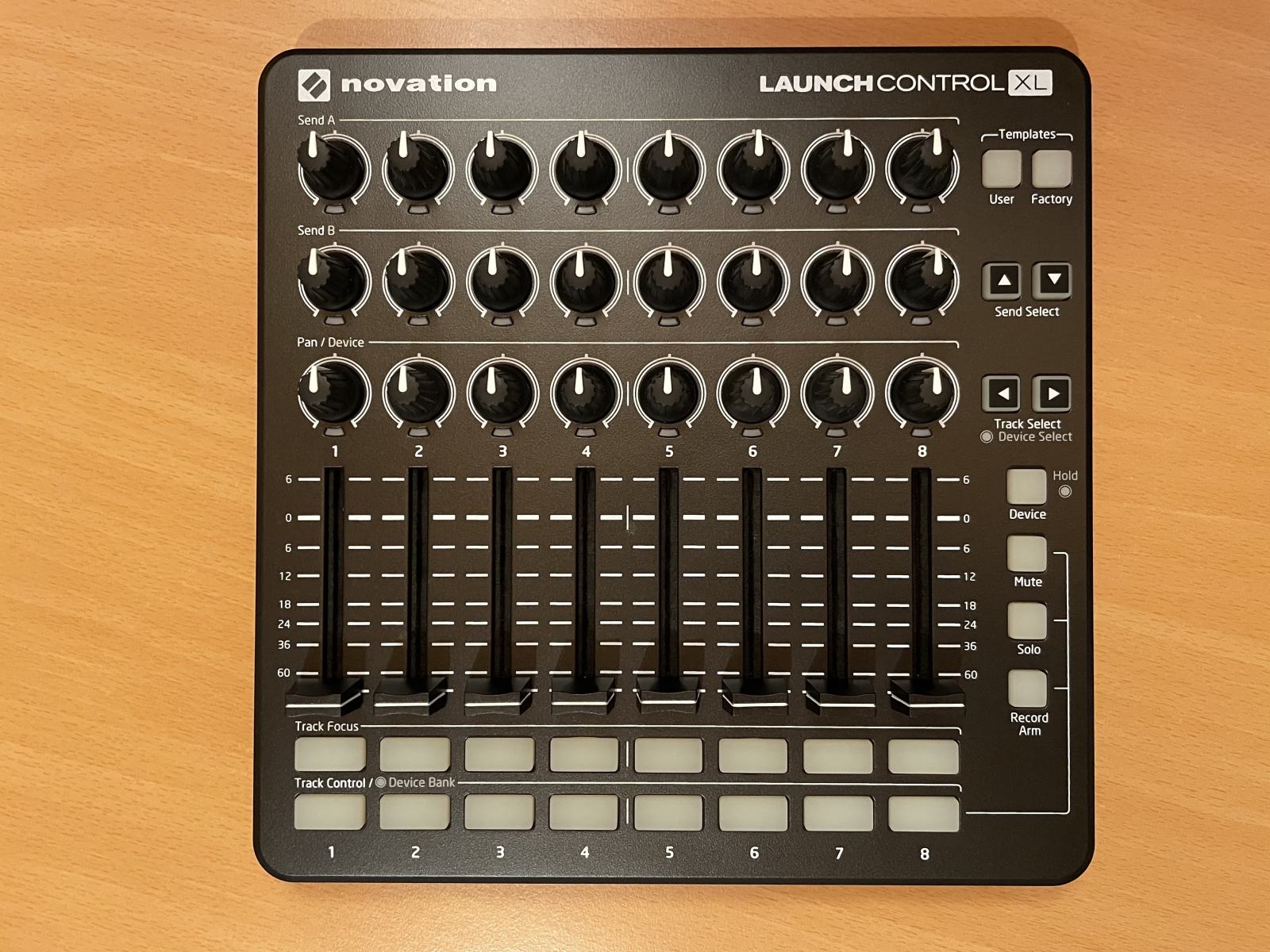 Novation Launch Control XL MK2 midi kontroler