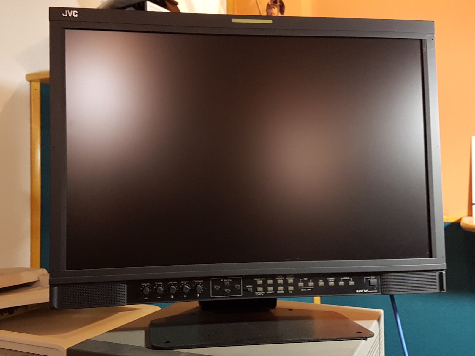 Profesionalni Video monitor JVC DT V24-G1