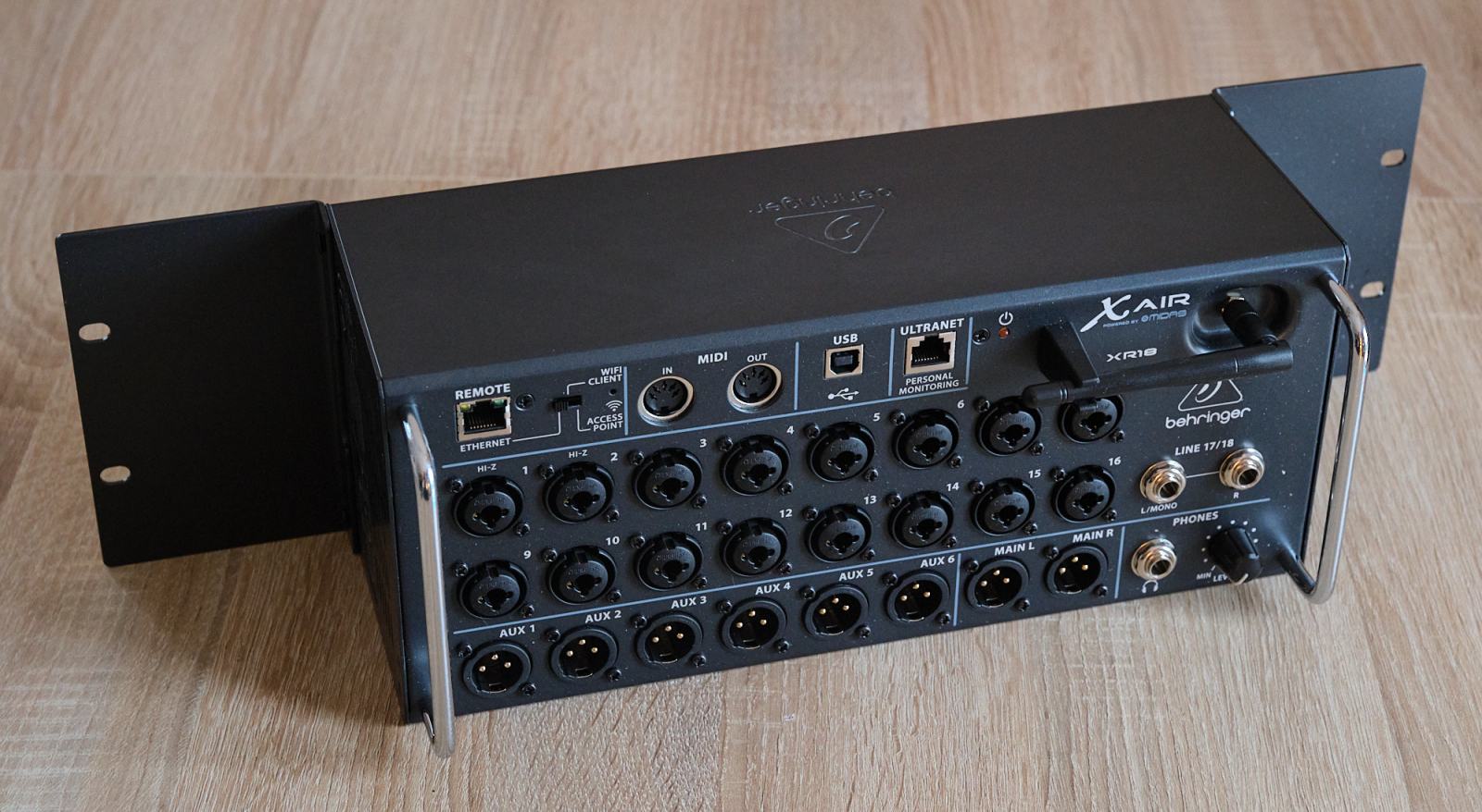 Rack mešalka Behringer X Air XR18