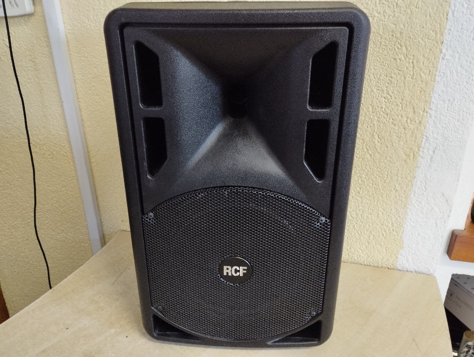RCF ART-310A, aktivni zvočnik, 400/800W