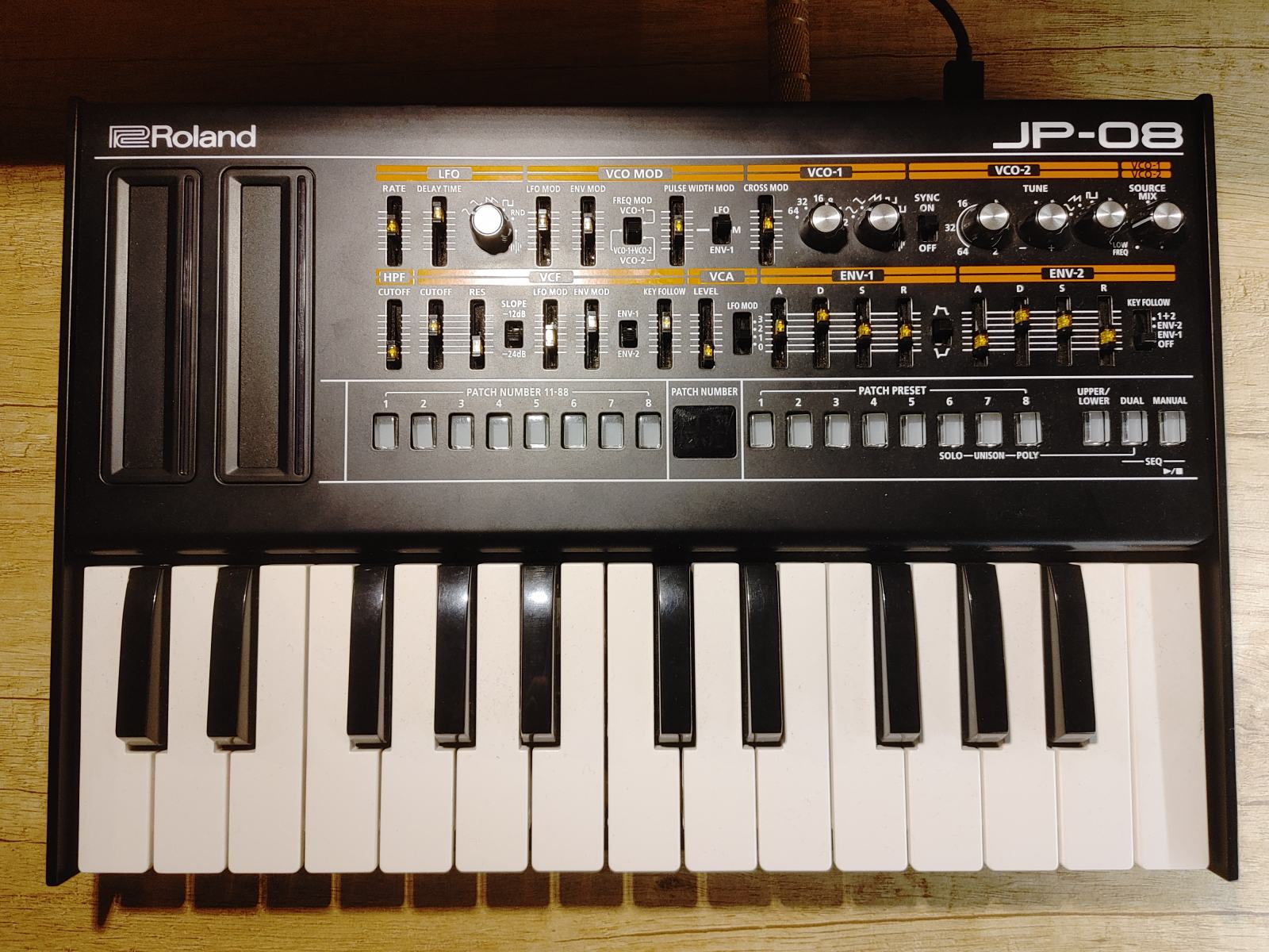 ROLAND JP 08 BOUTIQUE