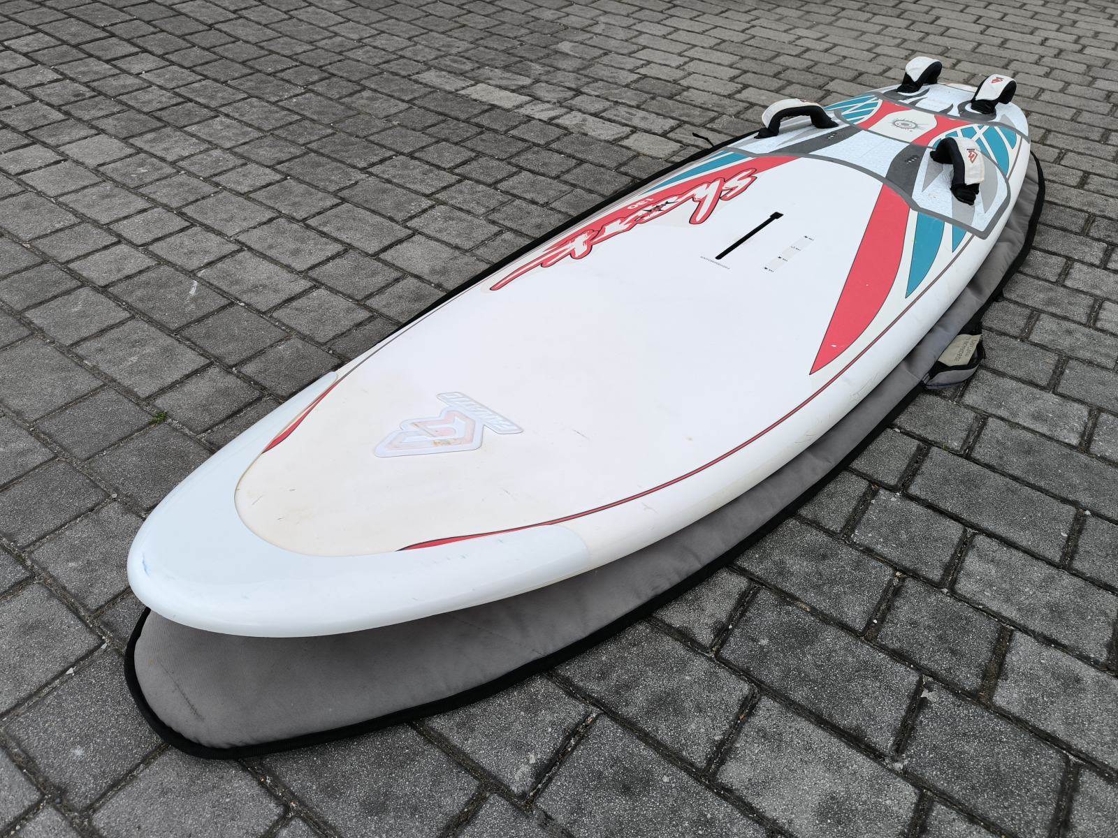 Prodam surf desko Fanatic Shark 130
