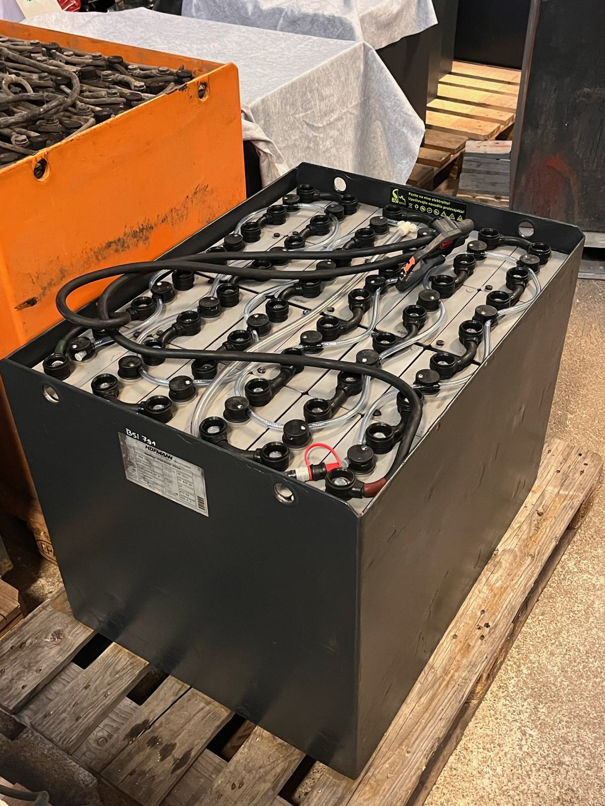 Svinčev akumulator 48V 625Ah