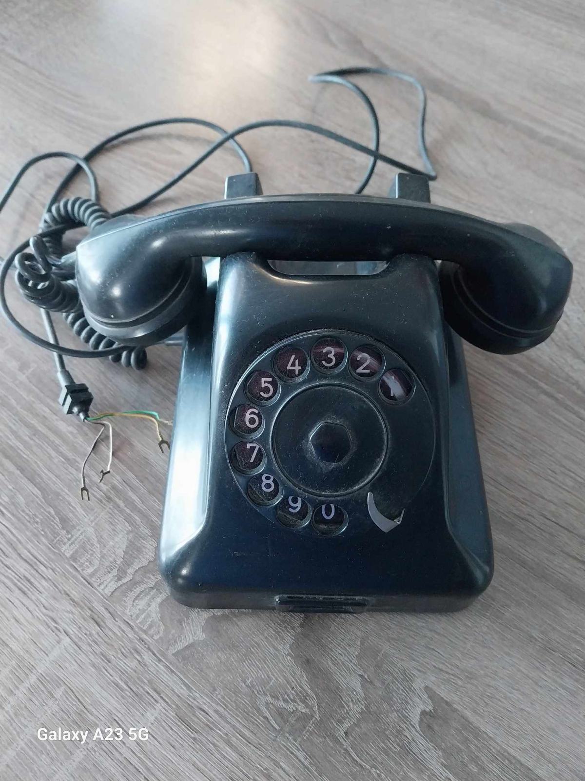 Starinski telefon