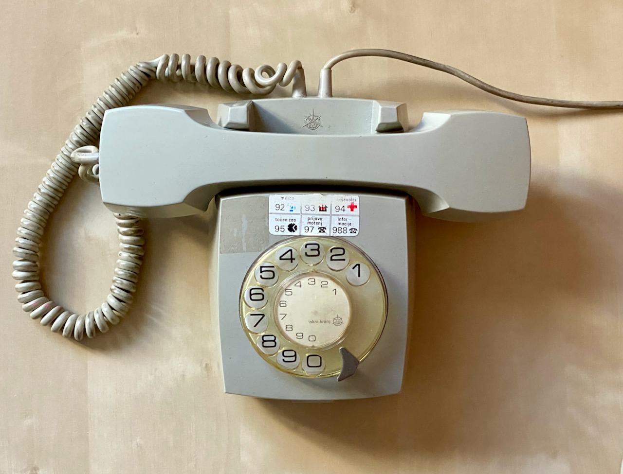Vintage ISKRA stacionarni telefon - legenda iz 60-ih