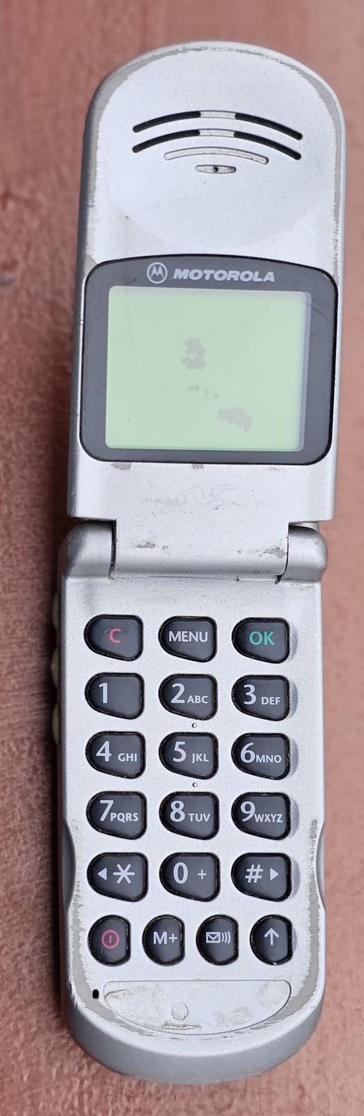 Vintage telefon mobitel MOTOROLA V50 za rezervne dele