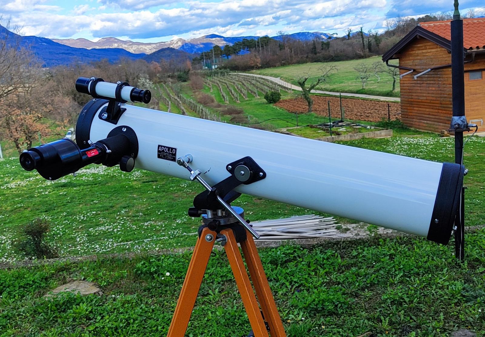 Teleskop APOLLO astronomski zrcalni