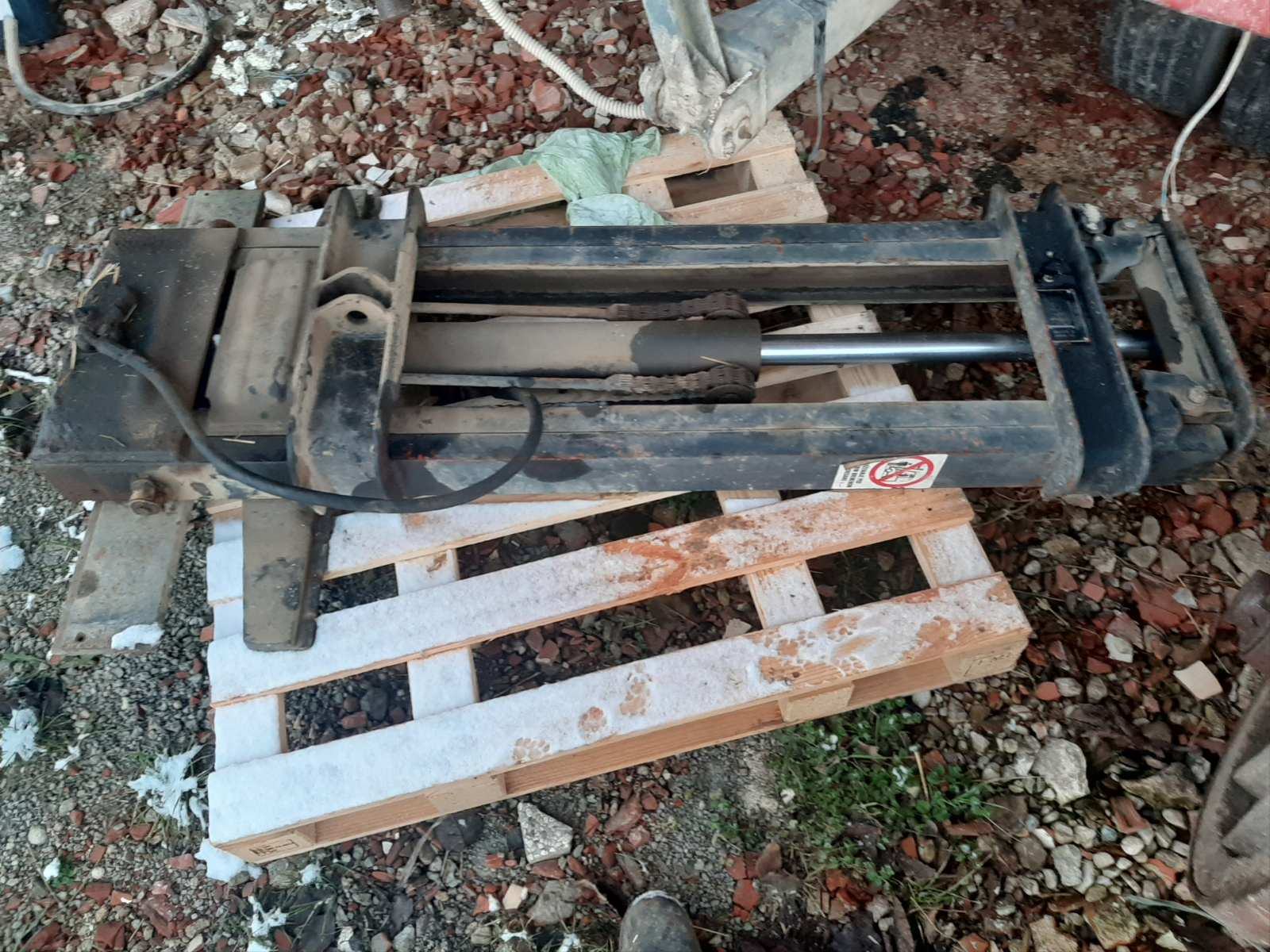 Lažji teleskop nosilnosti 1000kg s prostim dvigom