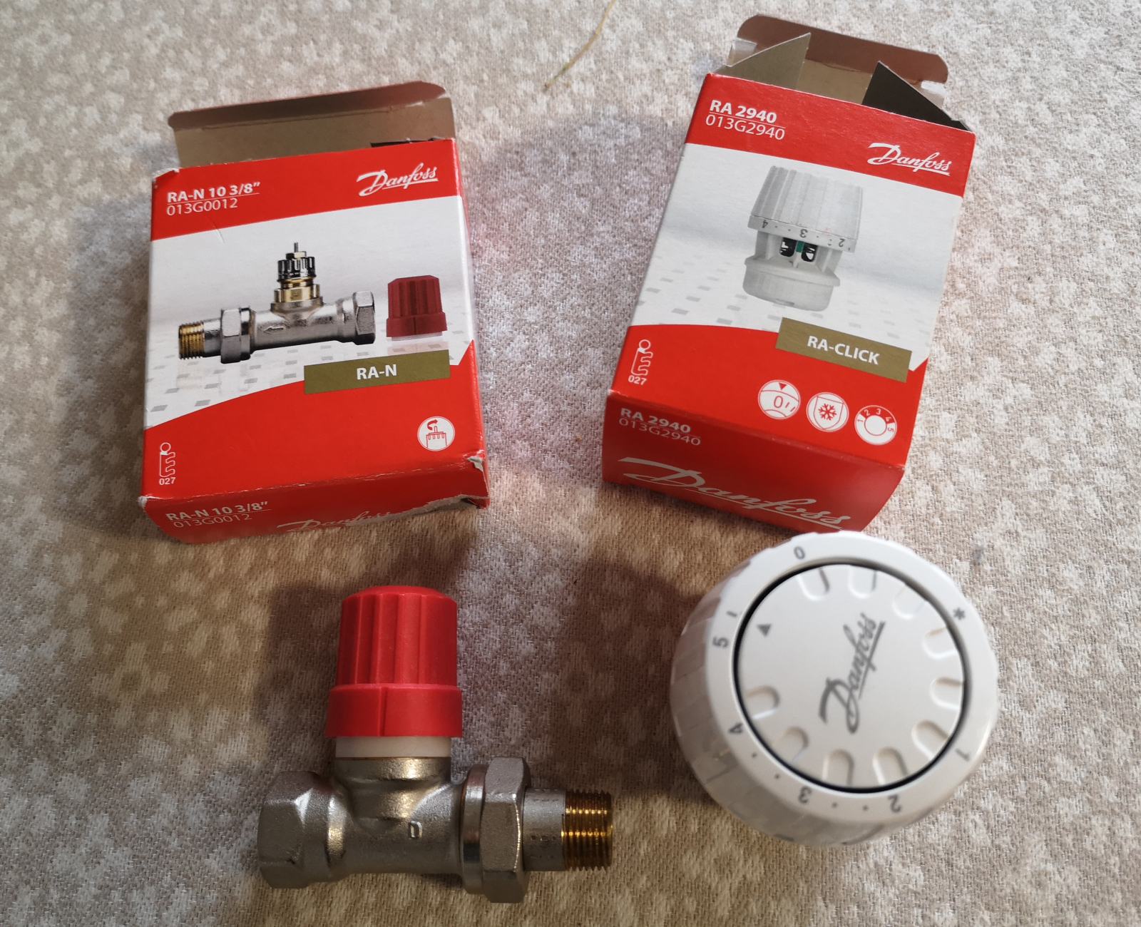 Komplet termostatskega ventila in glave Danfoss