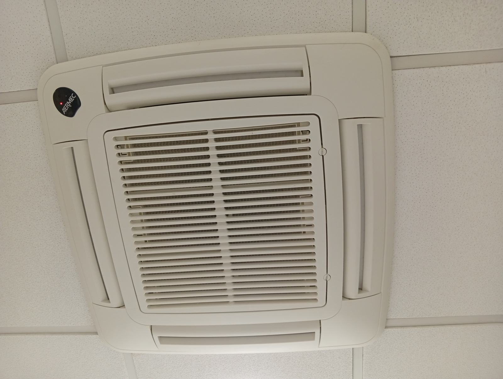 Prodam ventilatorski konvektor AERMEC KAS FCLI 34 + VMF - E4