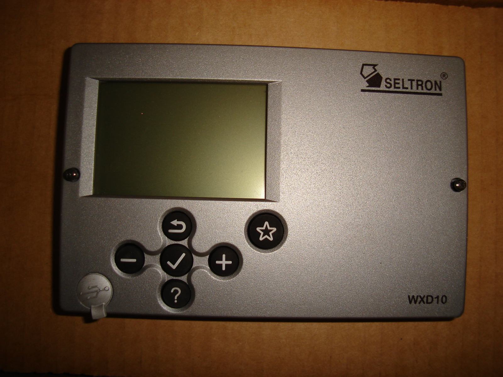 Regulacija Seltron PROMATIC WXD10 s sobno enoto RCD2 + gratis 4 tipala