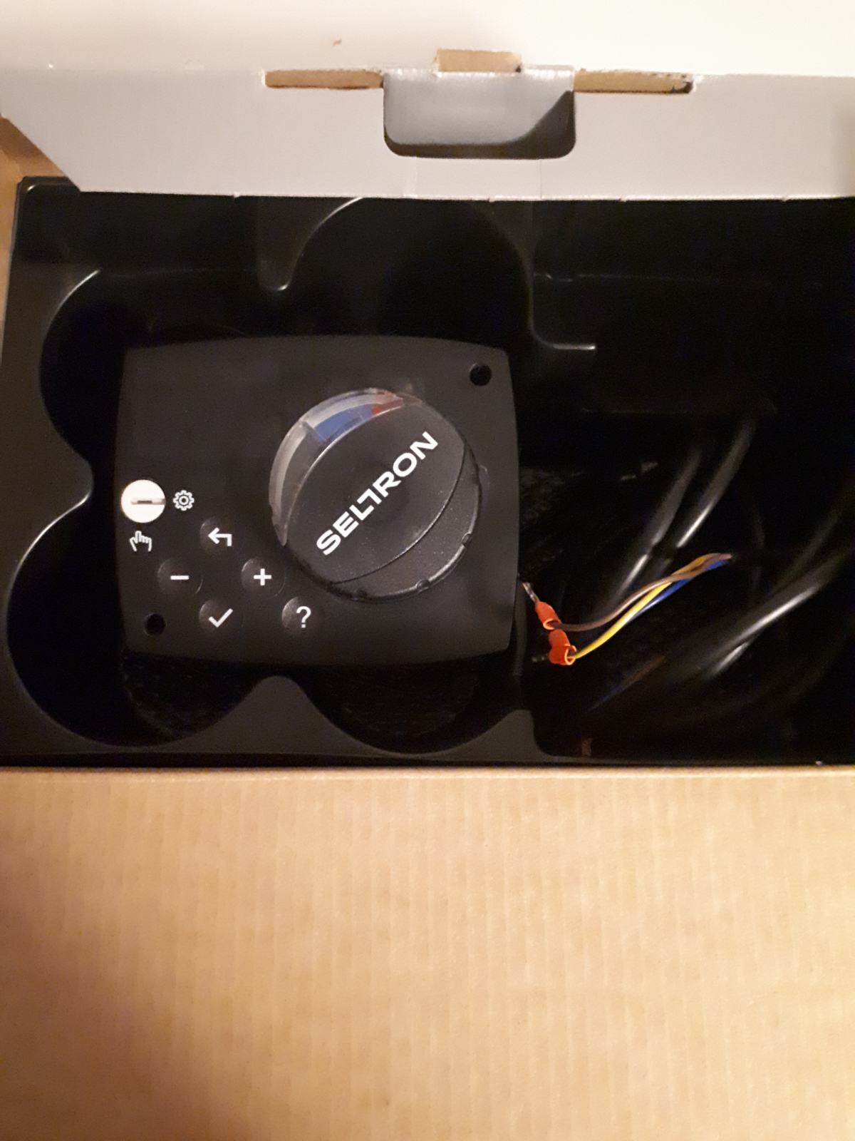 Seltron ACC40 kompaktni regulator konstantne temperature
