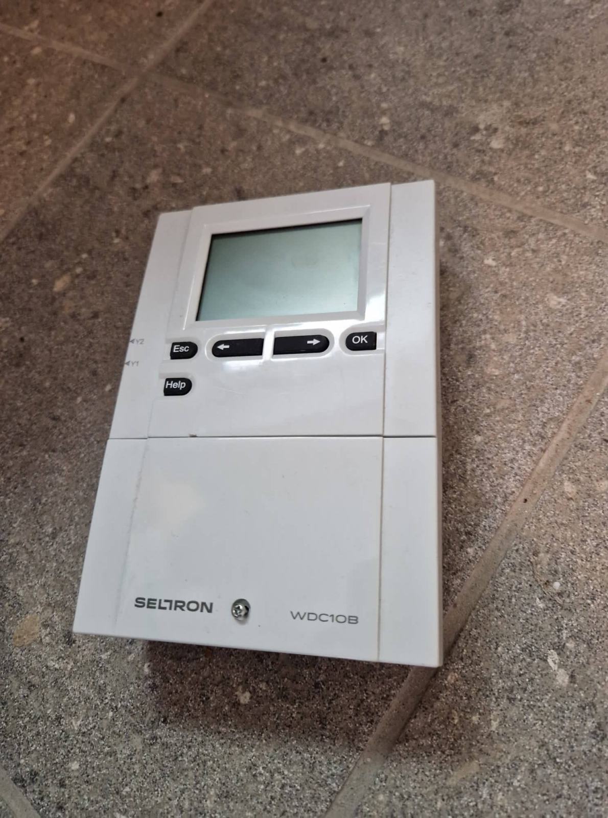 Seltron Regulator Ogrevanja WDC10B s tipali