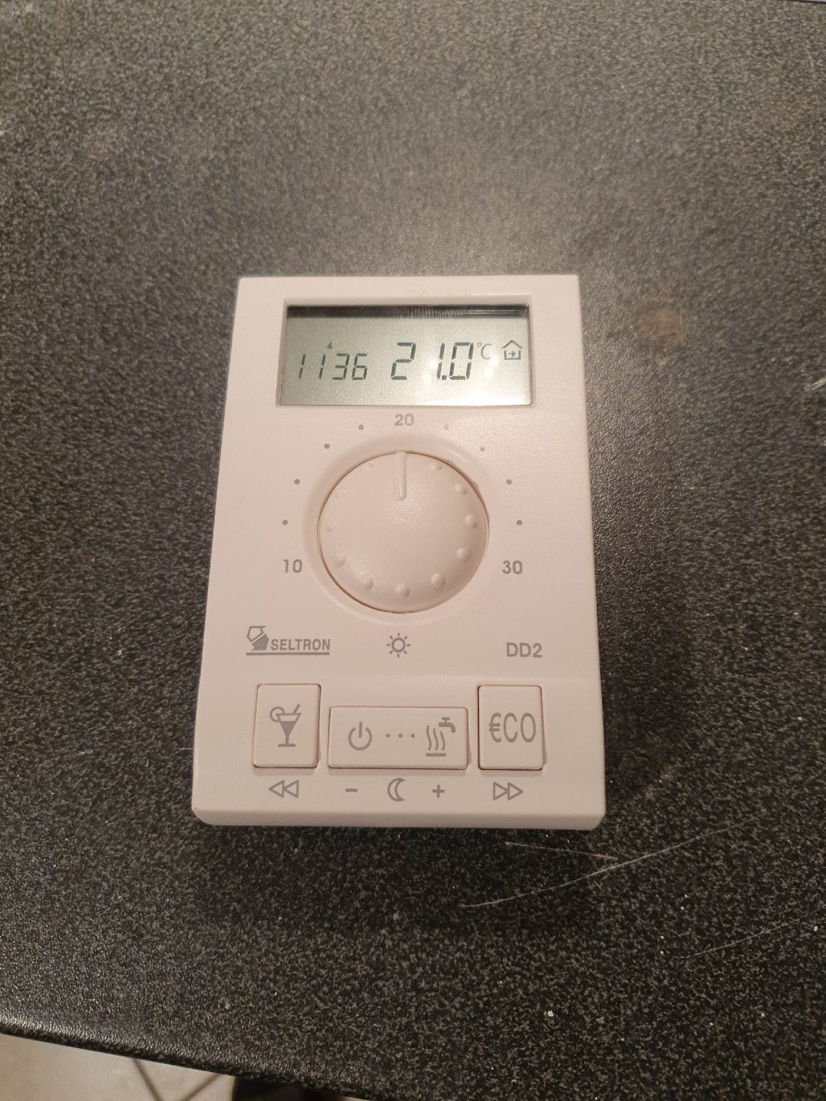 Sobni regulator in termostat Seltron DD2