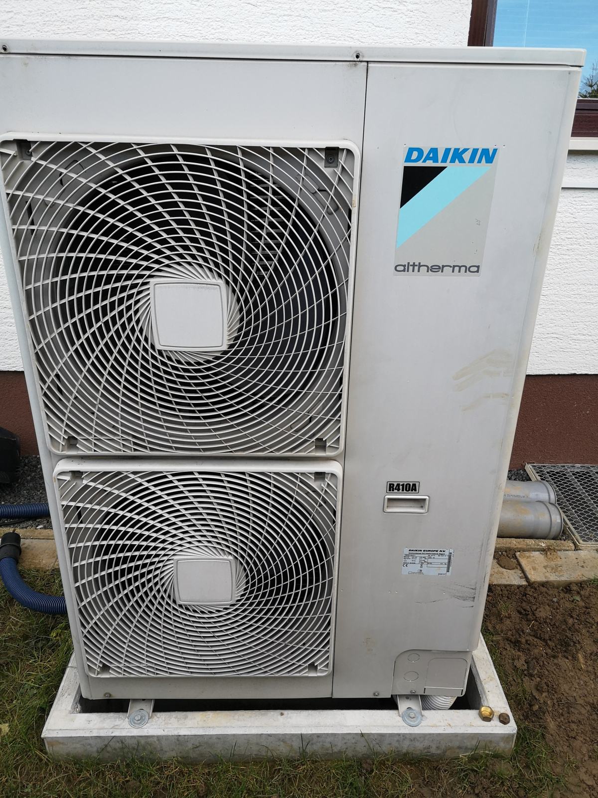 Toplotna črpalka Daikin 14kw visoko temperaturna z dodatnim grelcem