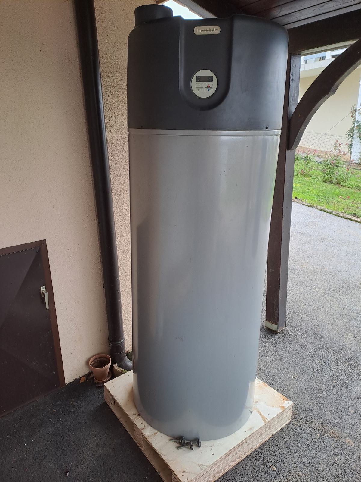 TOPLOTNA ČRPALKA ZA SANITARNO VODO - TERMOTEHNIKA (300 l)