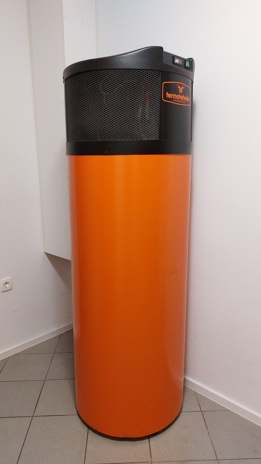 Toplotna črpalka za sanitarno vodo Termotehnika Kronovšek 200L