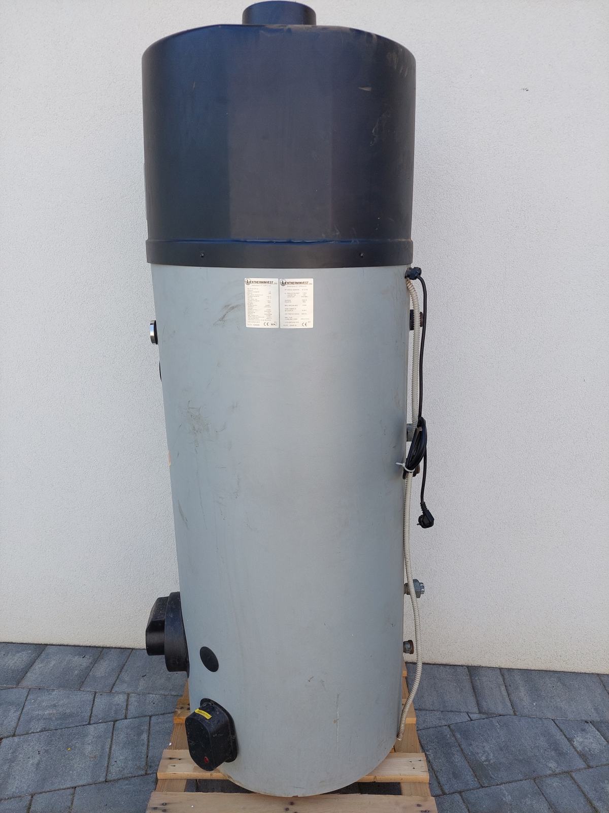 Toplotna črpalka za sanitarno vodo z vodenim zrakom Lentherm 288 l