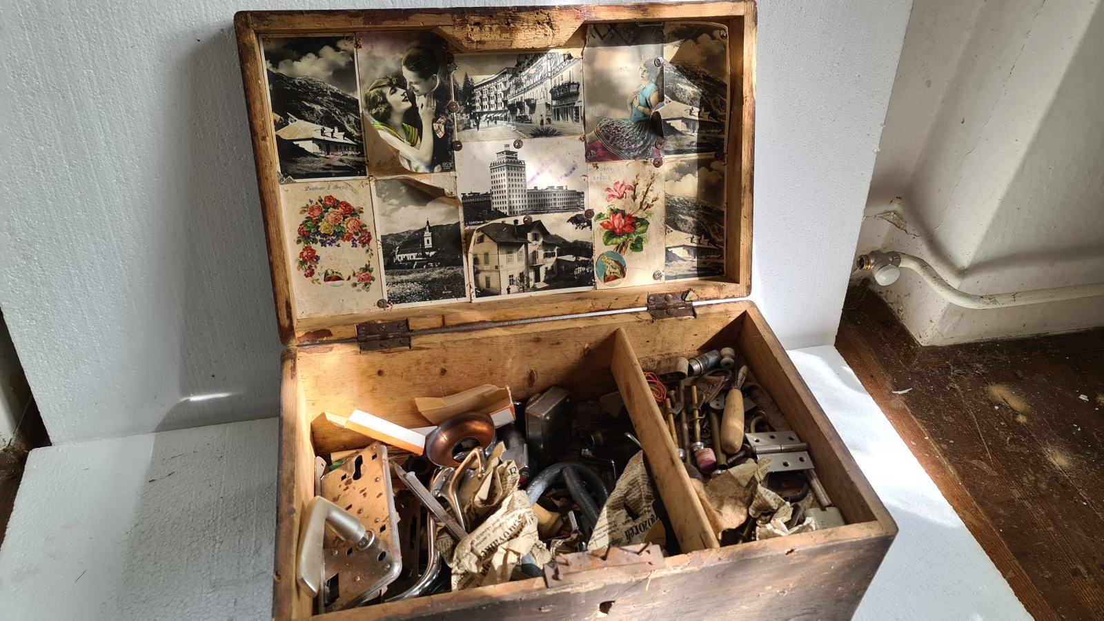 prodam star lesen zaboj za orodje