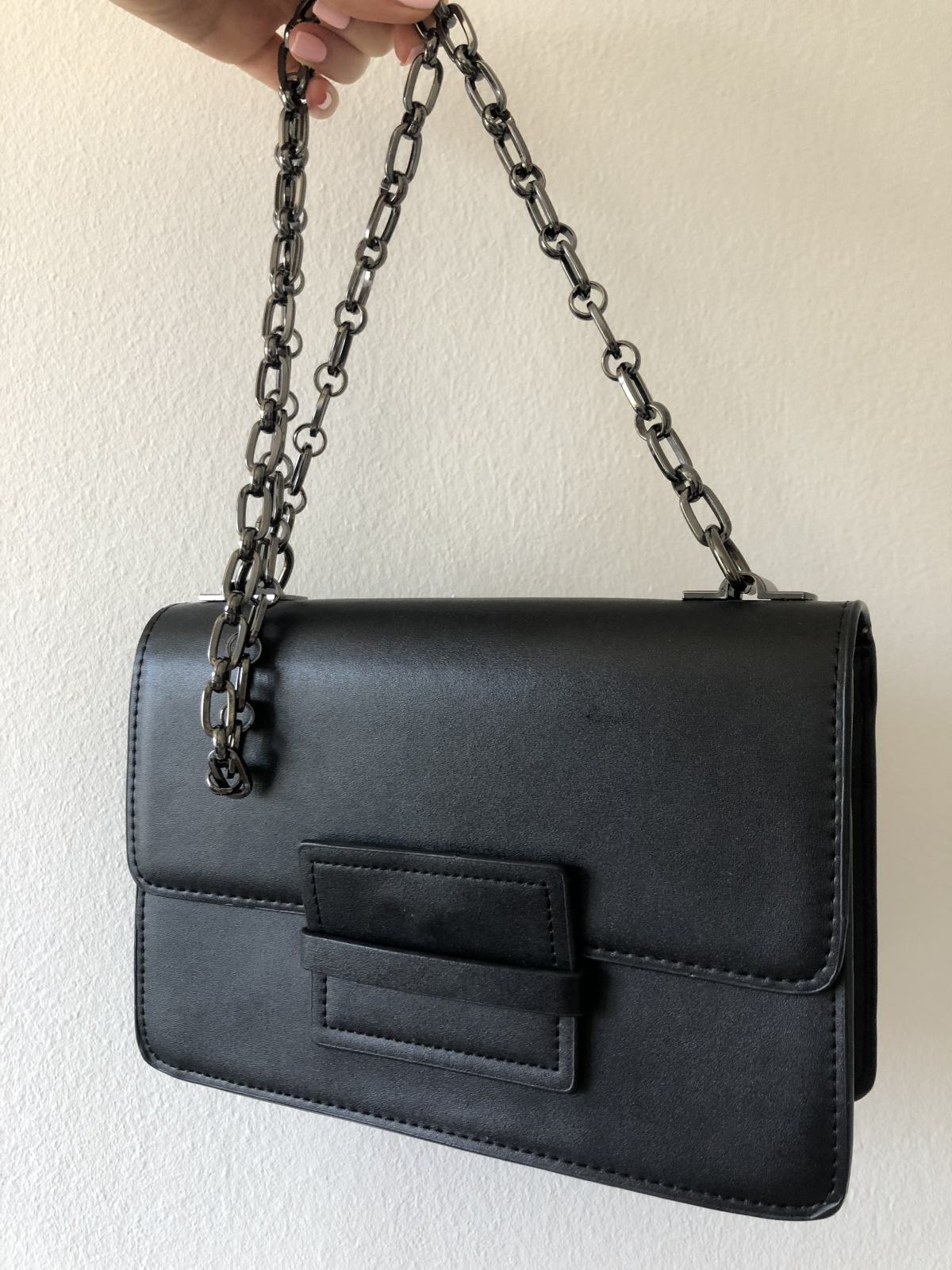 Črna torbica (Mango)