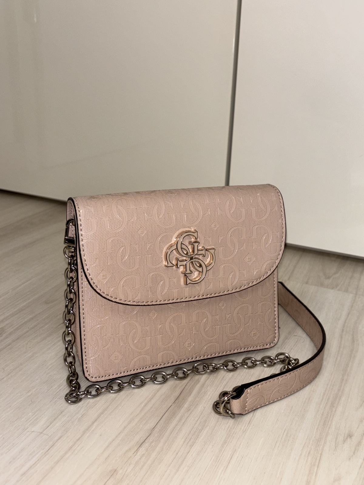 GUESS CHIC SHINE 4G LOGO MINI CROSSBODY torbica