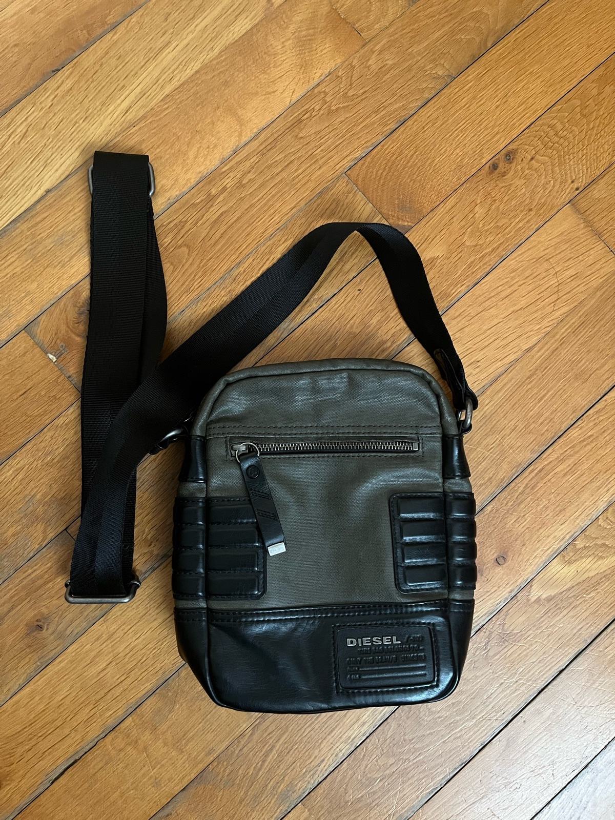 Moška cross body Diesel torbica