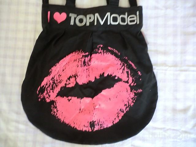 NAJSTNIŠKA TORBICA TOP MODEL