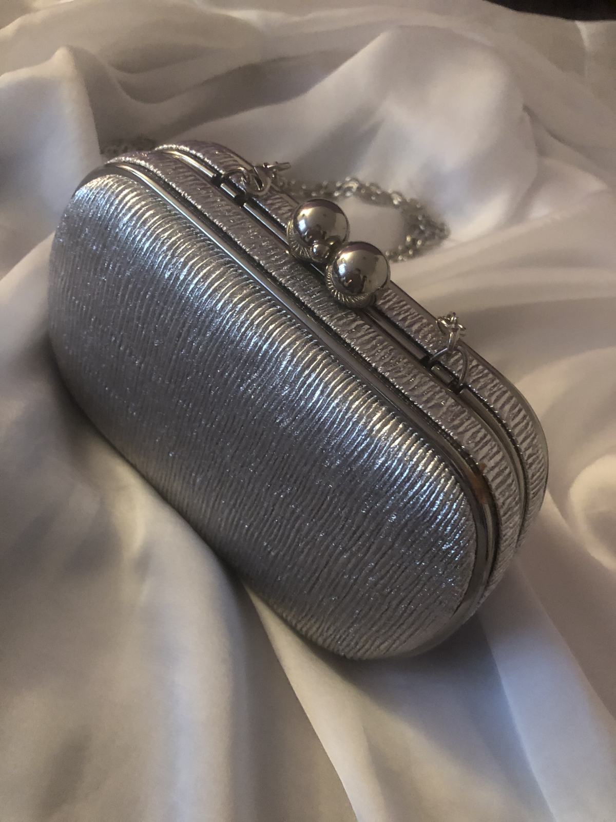 Srebrna clutch torbica