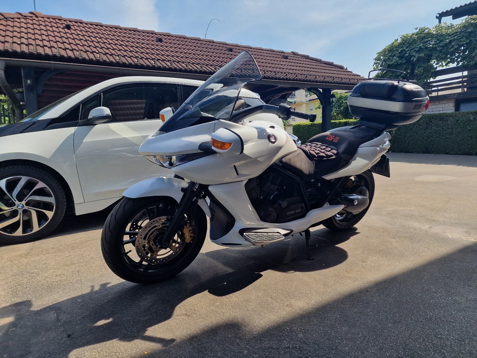 Honda DN-01 700 cm3, 2008 l.