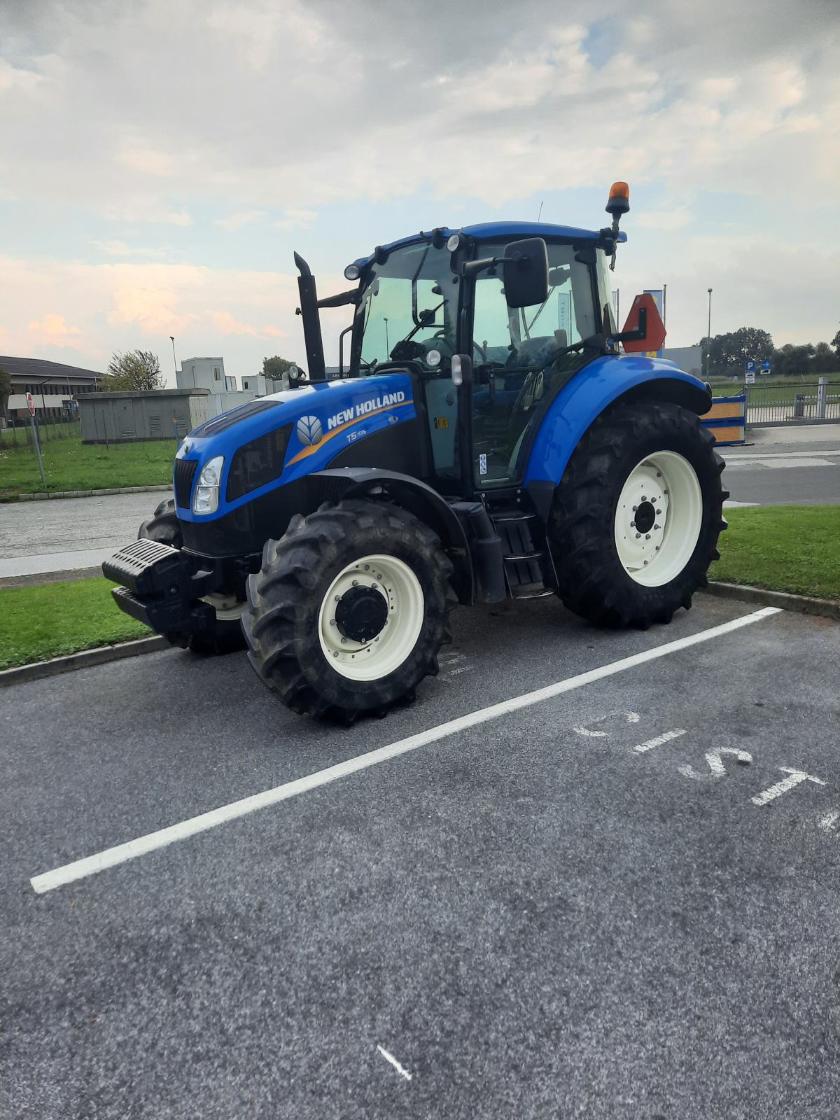 kupim traktor do 100ks