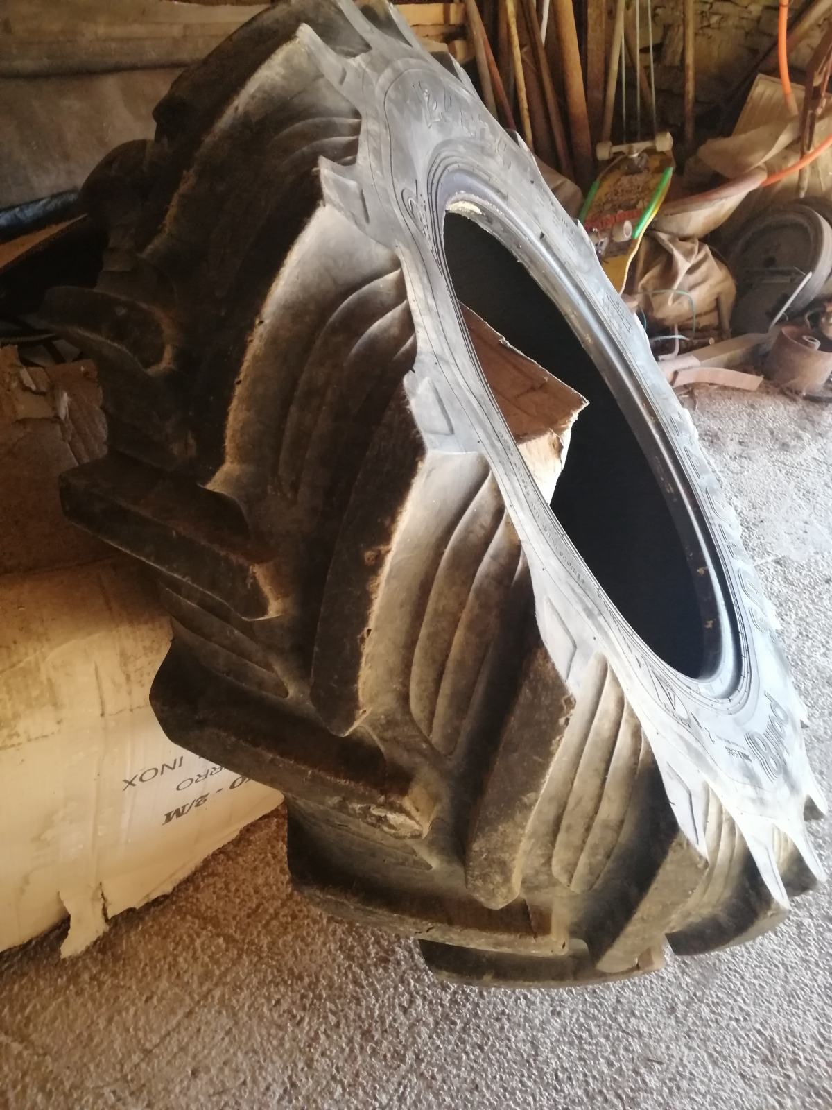 traktorska guma 12.4-24