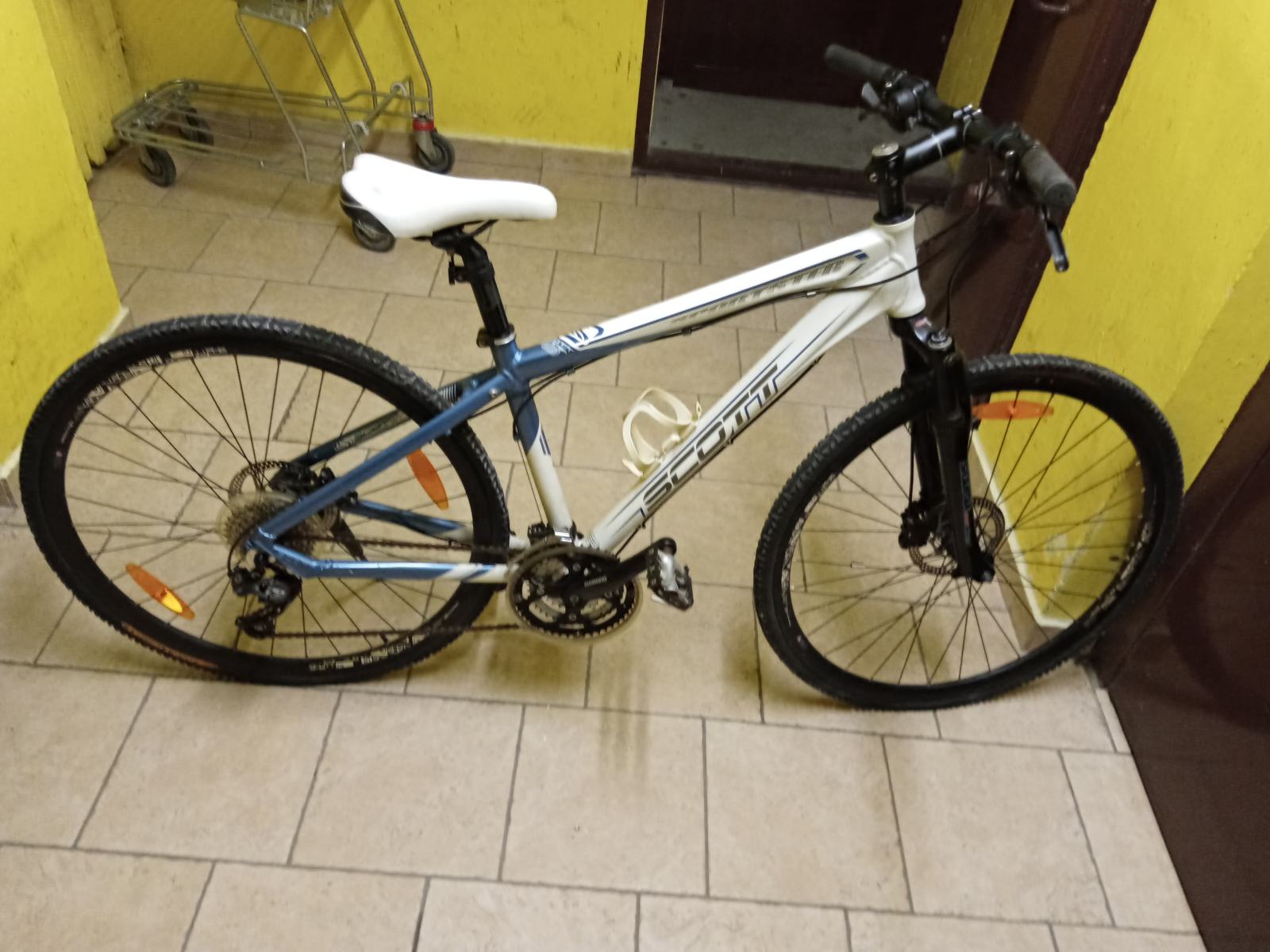 Scott sportster P2 hibrid zensko