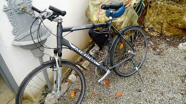ugodno prodam ohranjeno moško kolo Merida Crossway 8700