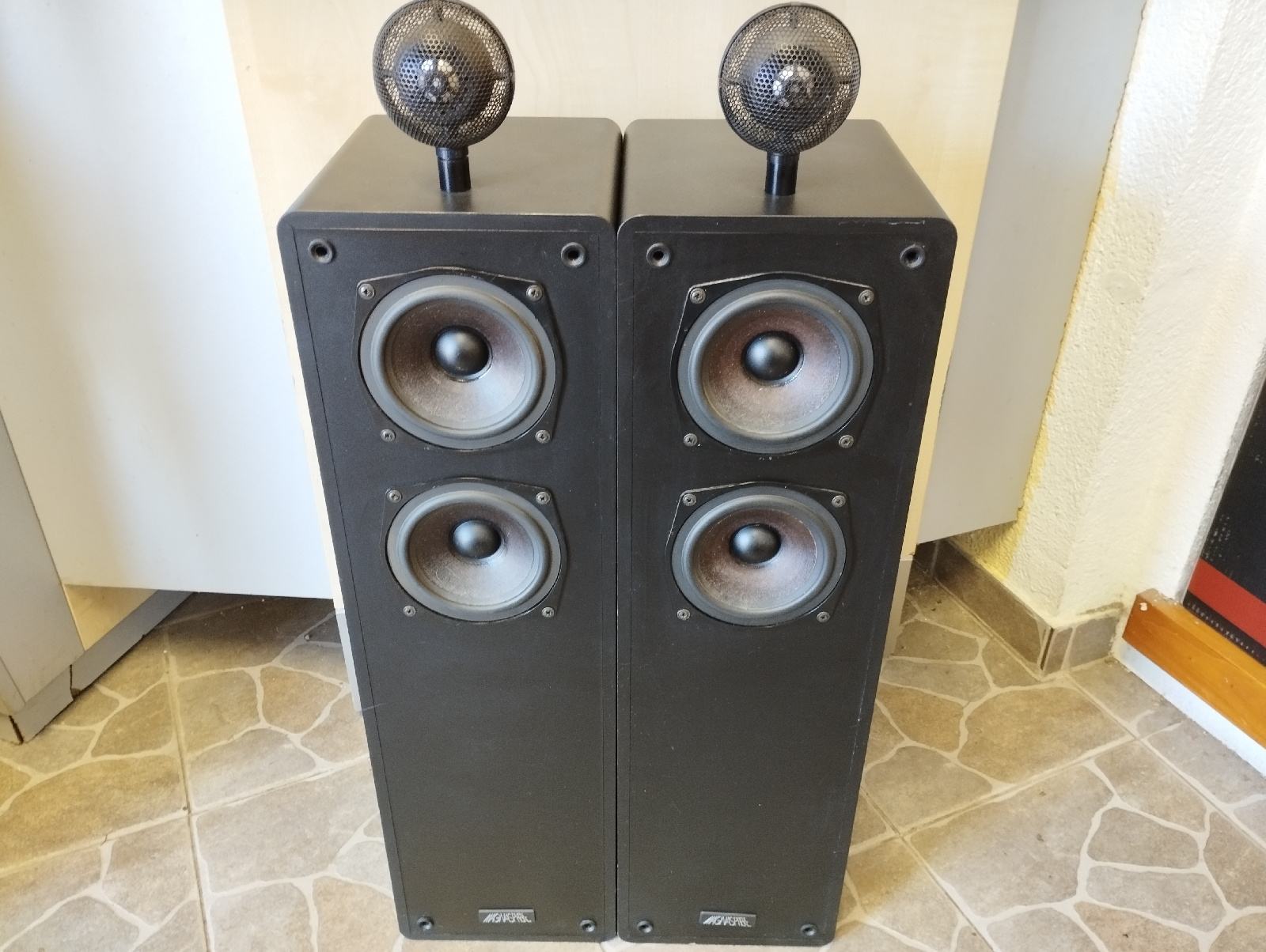 MAGNAT MAGNASPHERE LAMBDA 5, trosistemski zvočniki 100/140W