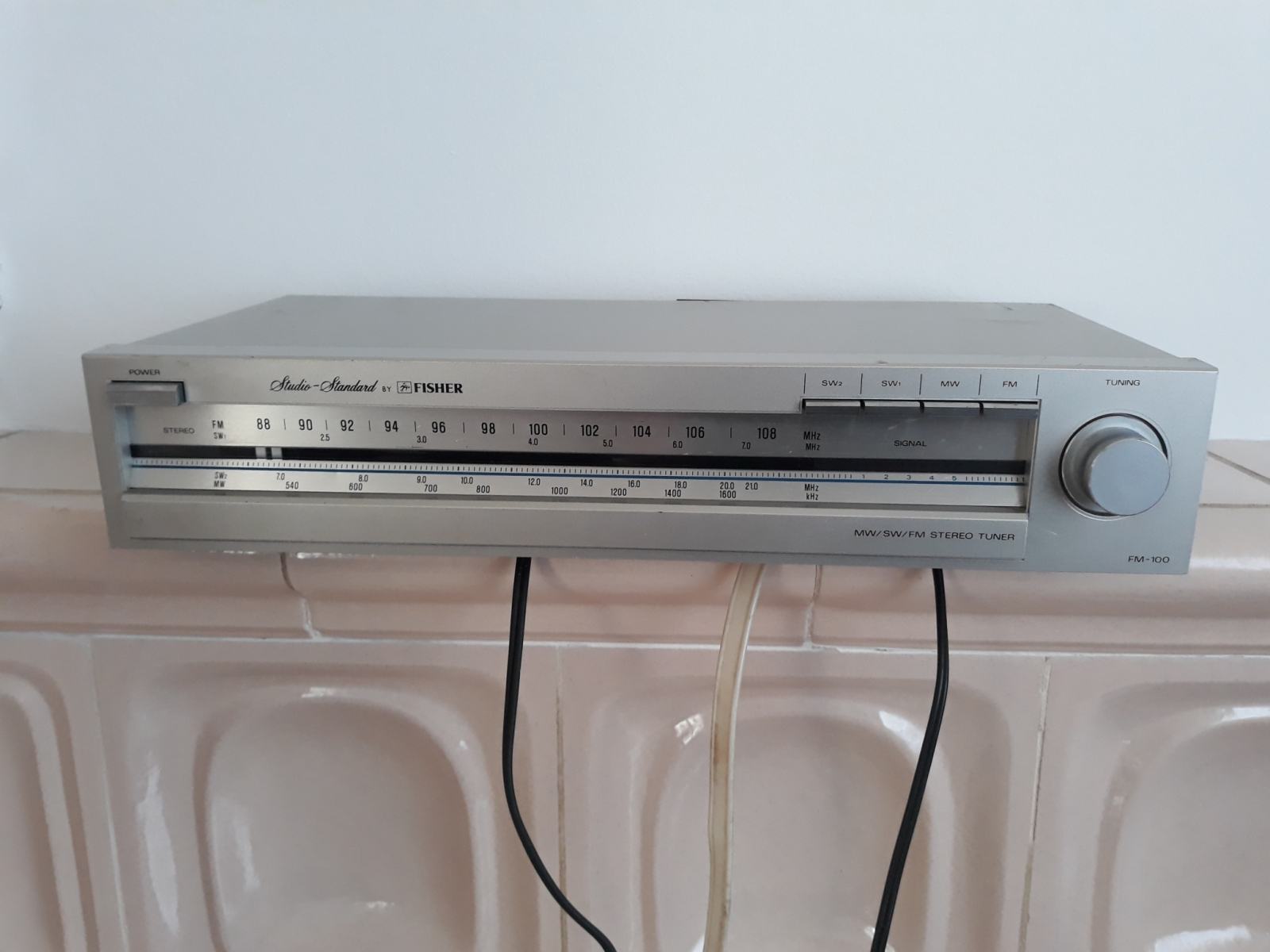 FISHER Stereo Tuner model FM-100