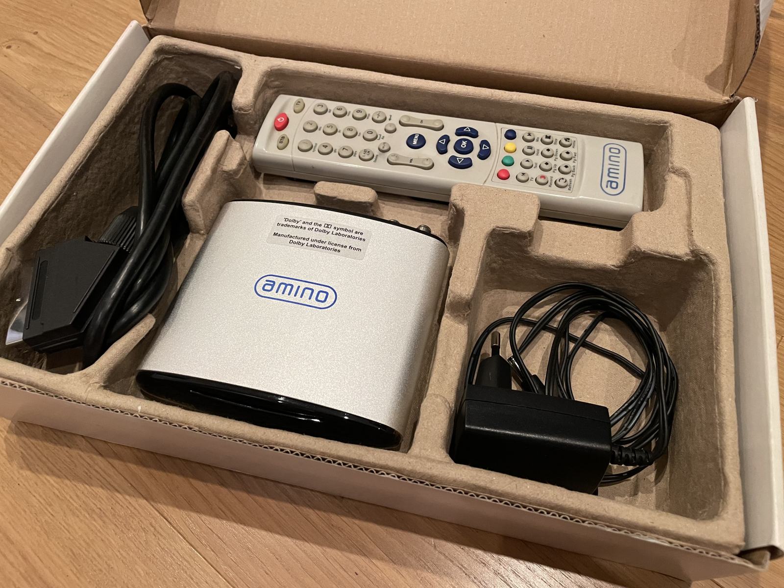 Amino, AmiNET 110 Set-Top Box, TV komunikator