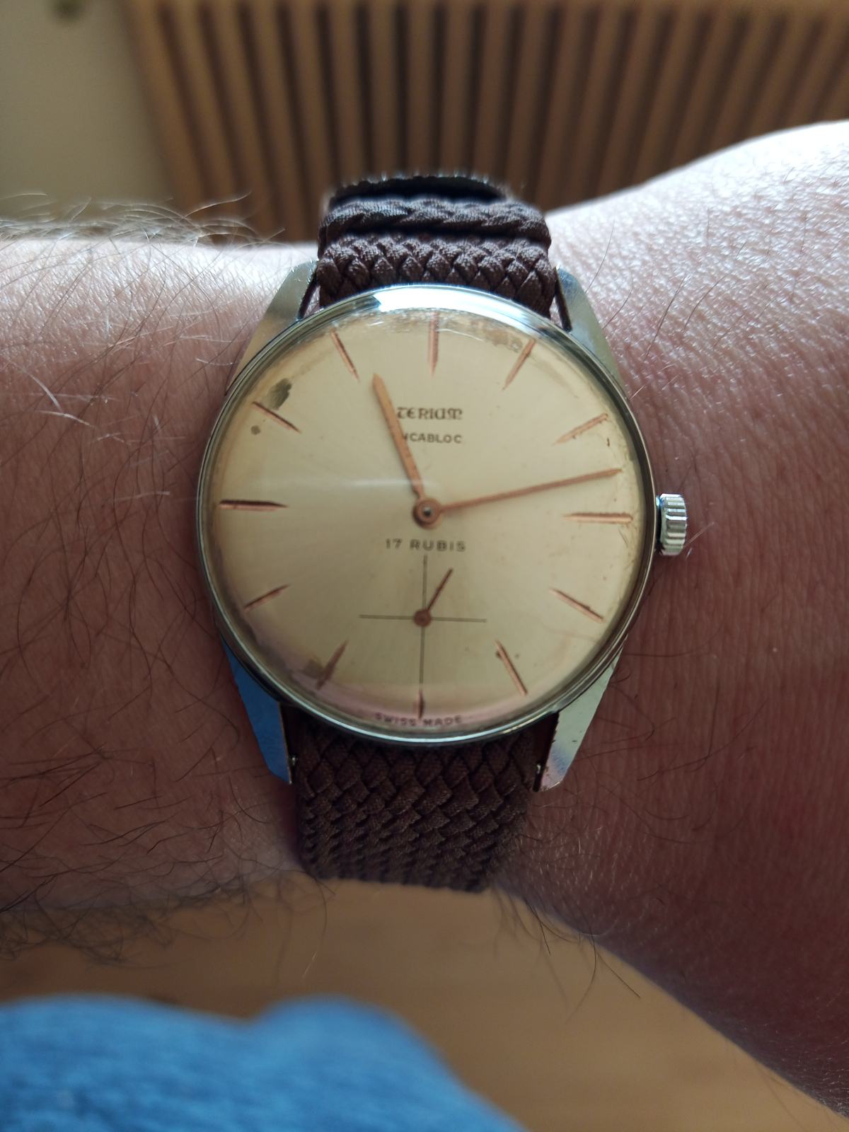 Mehanska ura terium swiss