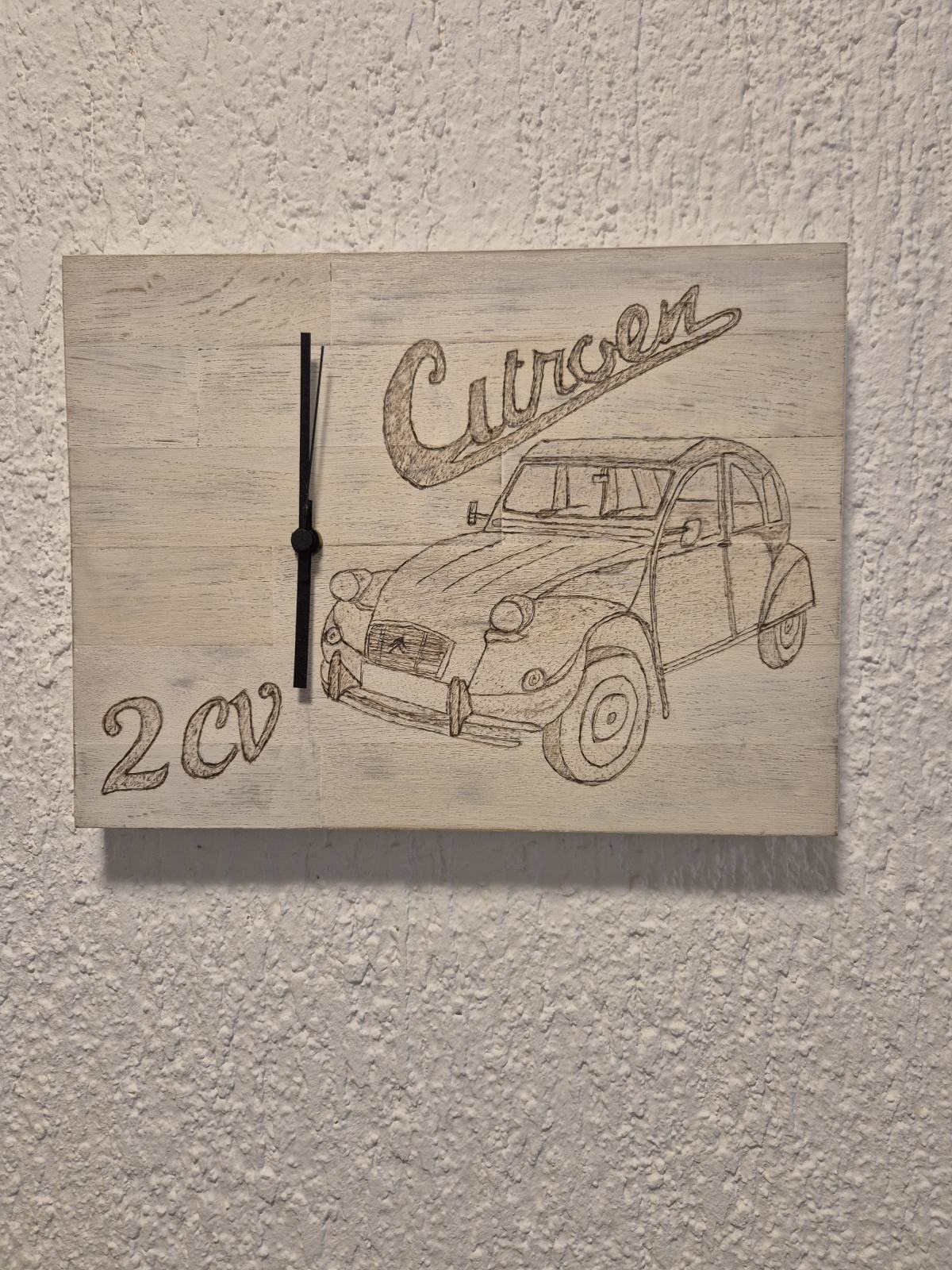 Stenska ali stoječa ura z motovim avto Diana 2CV