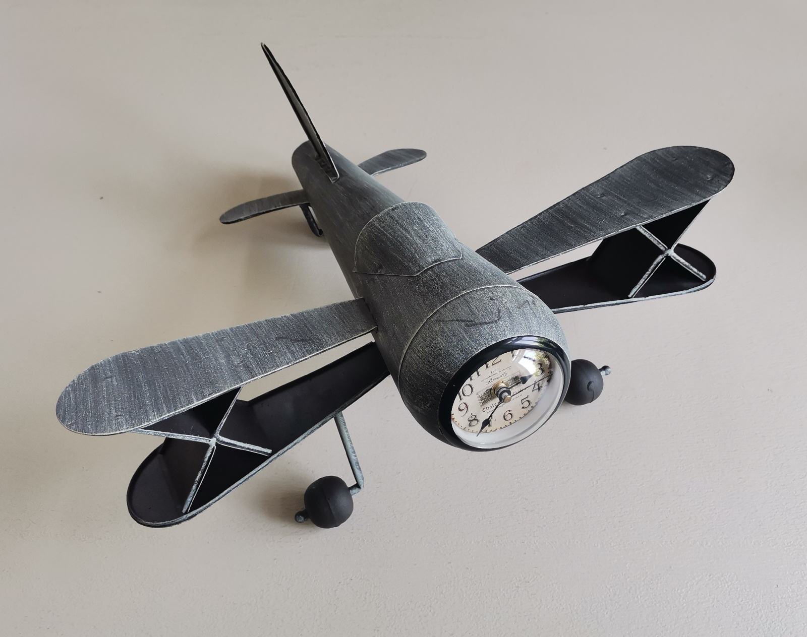 Ura dvokrilno letalo