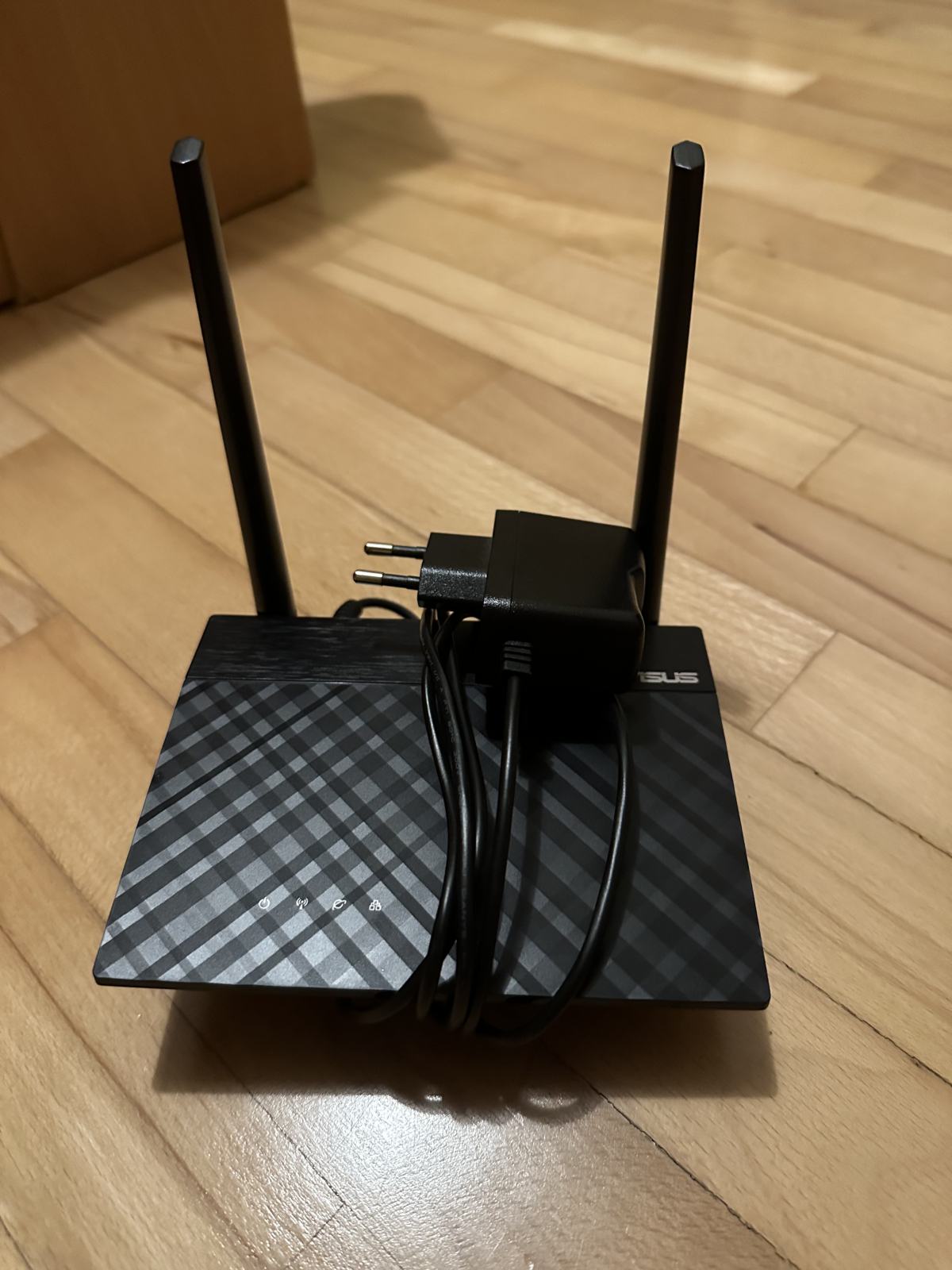 Asus 300 Mbps Wireless N Router, odlicno ohranjen