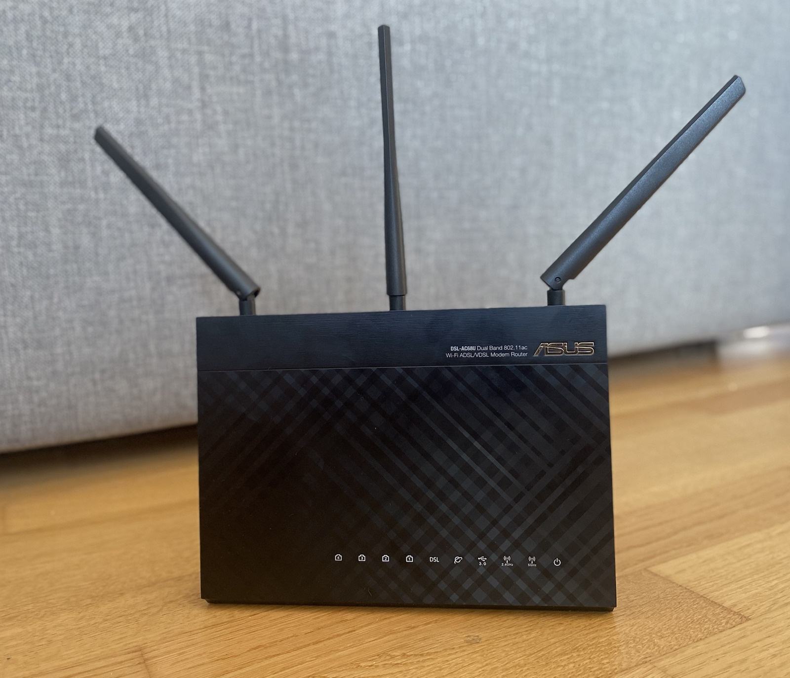 ASUS DSL-AC68U AC1900 VDSL Usmerjevalnik (router) WiFi 5