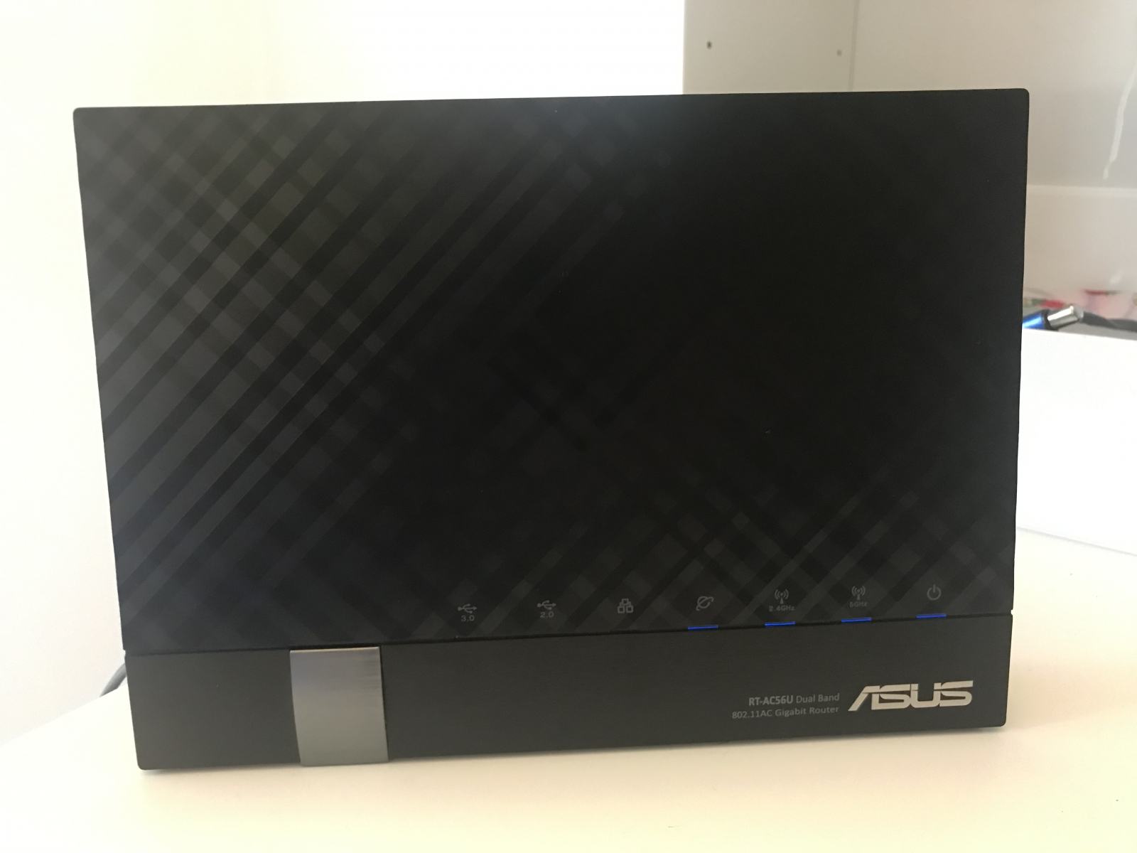 Asus RT-AC56U - eleganten wi-fi router