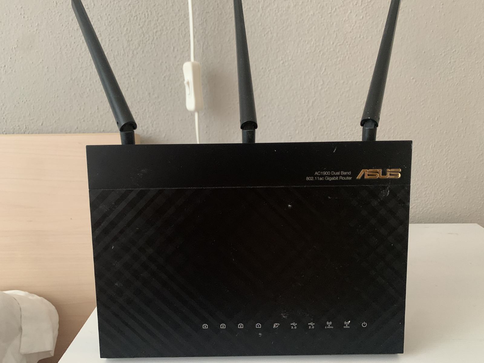 ASUS RT-AC68U “Dual-band” AC1900 mrežni usmerjevalnik