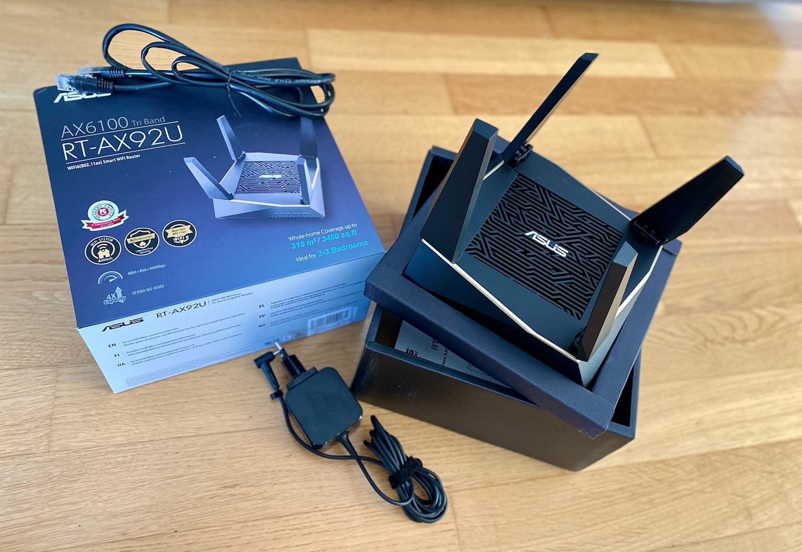 Usmerjevalnik (router) ASUS RT-AX92U AX6100 Tri-Band WiFi6 AiMesh