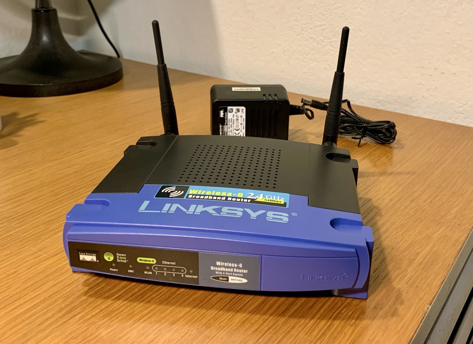 WiFi router Linksys WRT54GL z originalno embalažo
